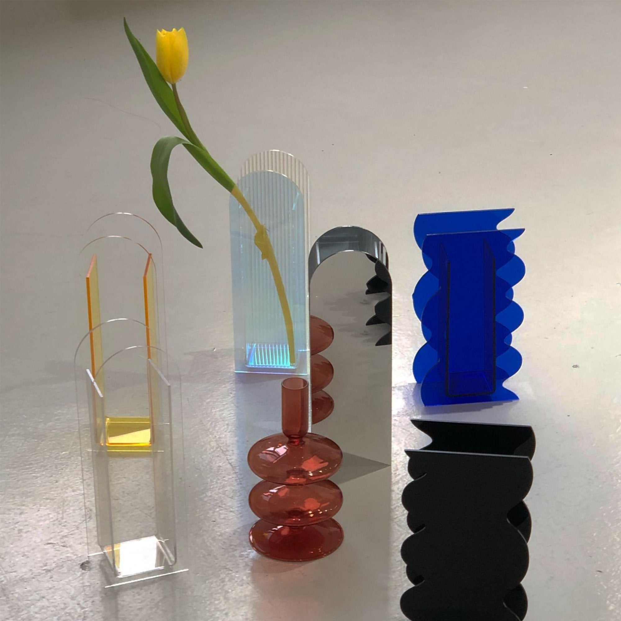 Wavy Acrylic Vase Collection – Delicors